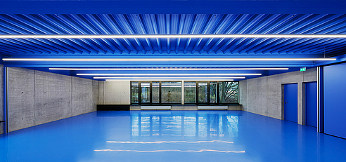 Aesthetic and functional LED lines of light | at luxsystem.de