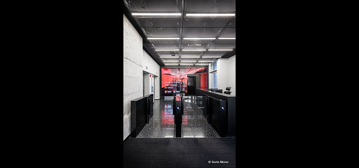 Office lighting with slim black luminaires by Luxsystem